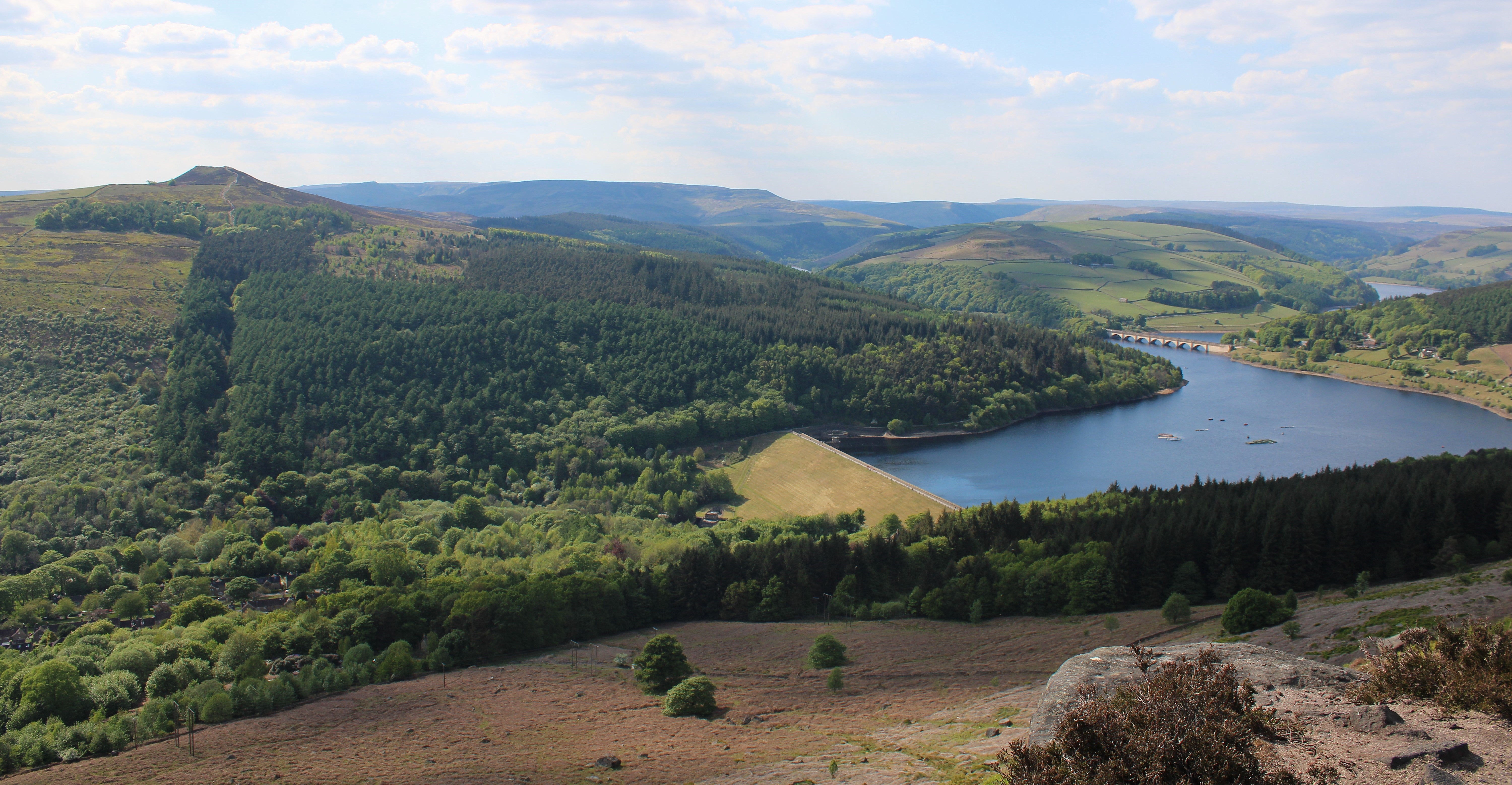 Bamford Edge View - Ladybower Reservoir. Peak District National Park ...
